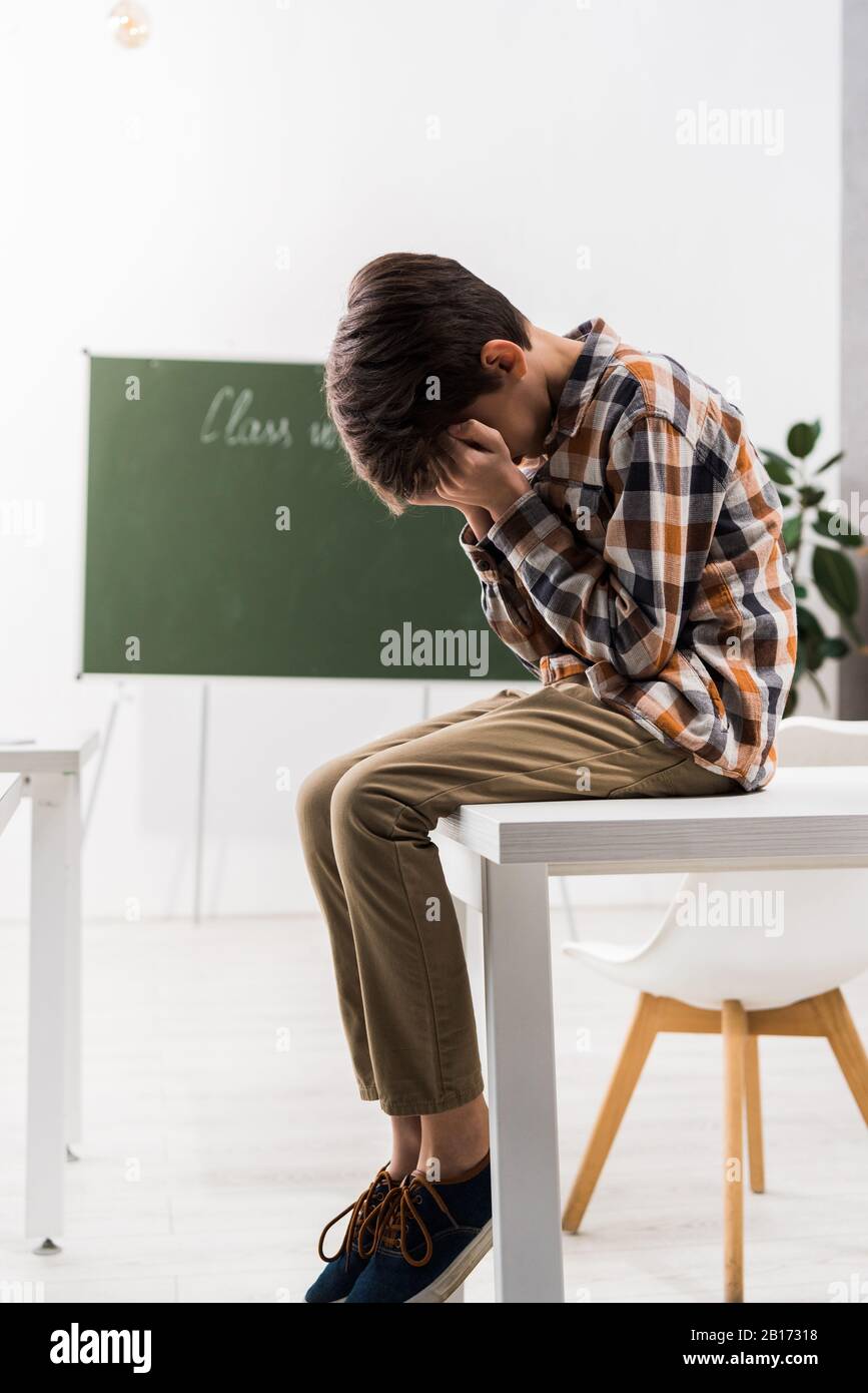 School boy crying classroom hi-res stock photography and images - Alamy