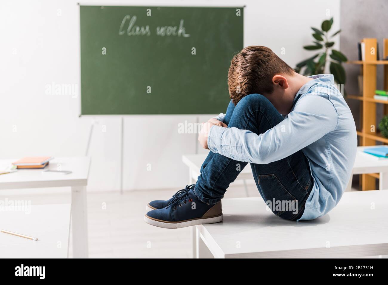 School boy crying classroom hi-res stock photography and images - Alamy
