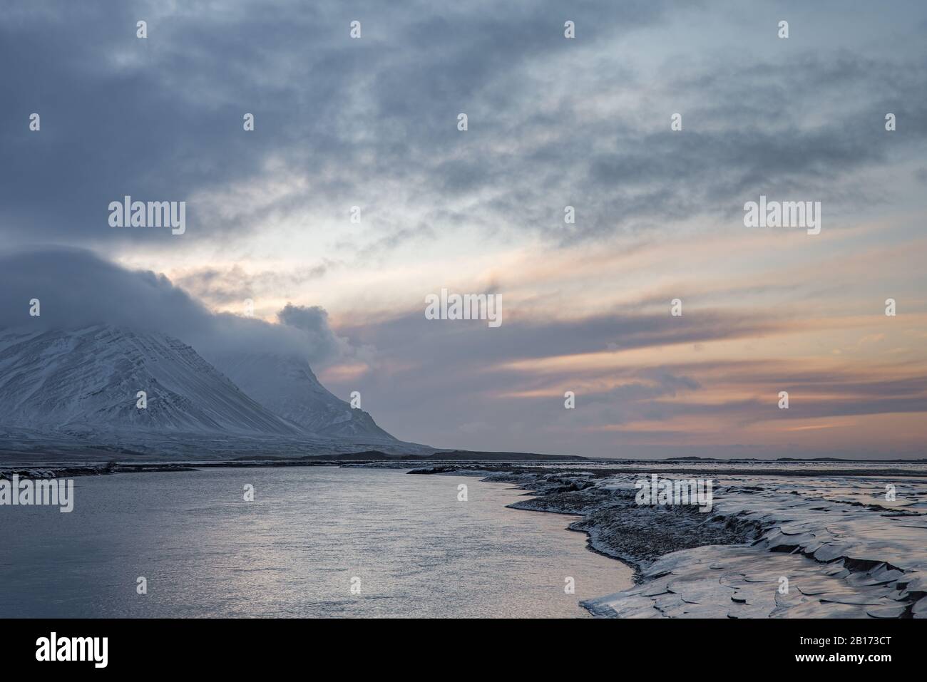 Icy river bank hi-res stock photography and images - Alamy