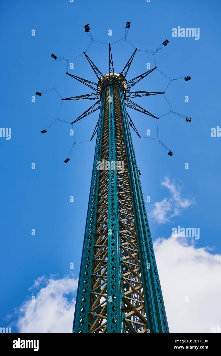 Tallest carousel hi-res stock photography and images - Alamy