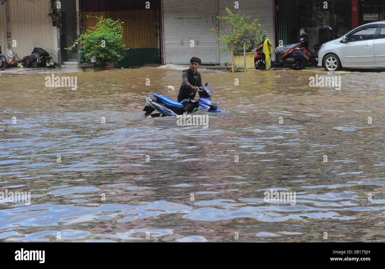 Jakarta, Indonesia. 23rd Feb, 2020. Residents trapped during a flood ...