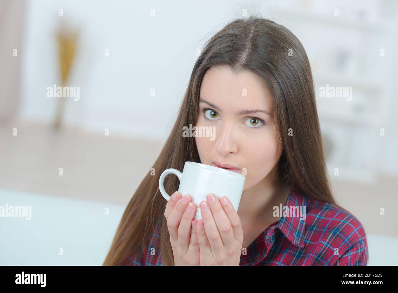 Girl sipping hi-res stock photography and images - Alamy