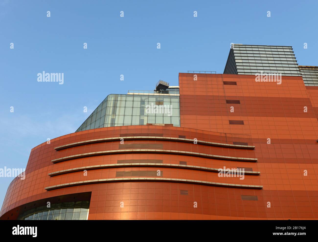 Modern shopping centre building hi-res stock photography and images - Alamy
