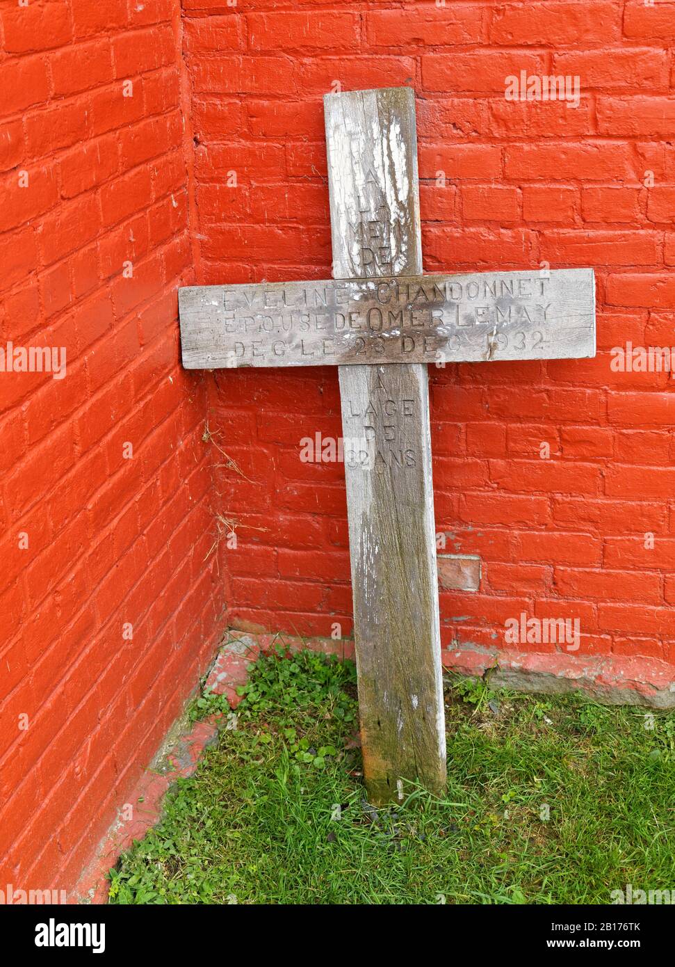 Quebec,Canada, Old wooden cross marks a grave in the Saint-Emmelie ...