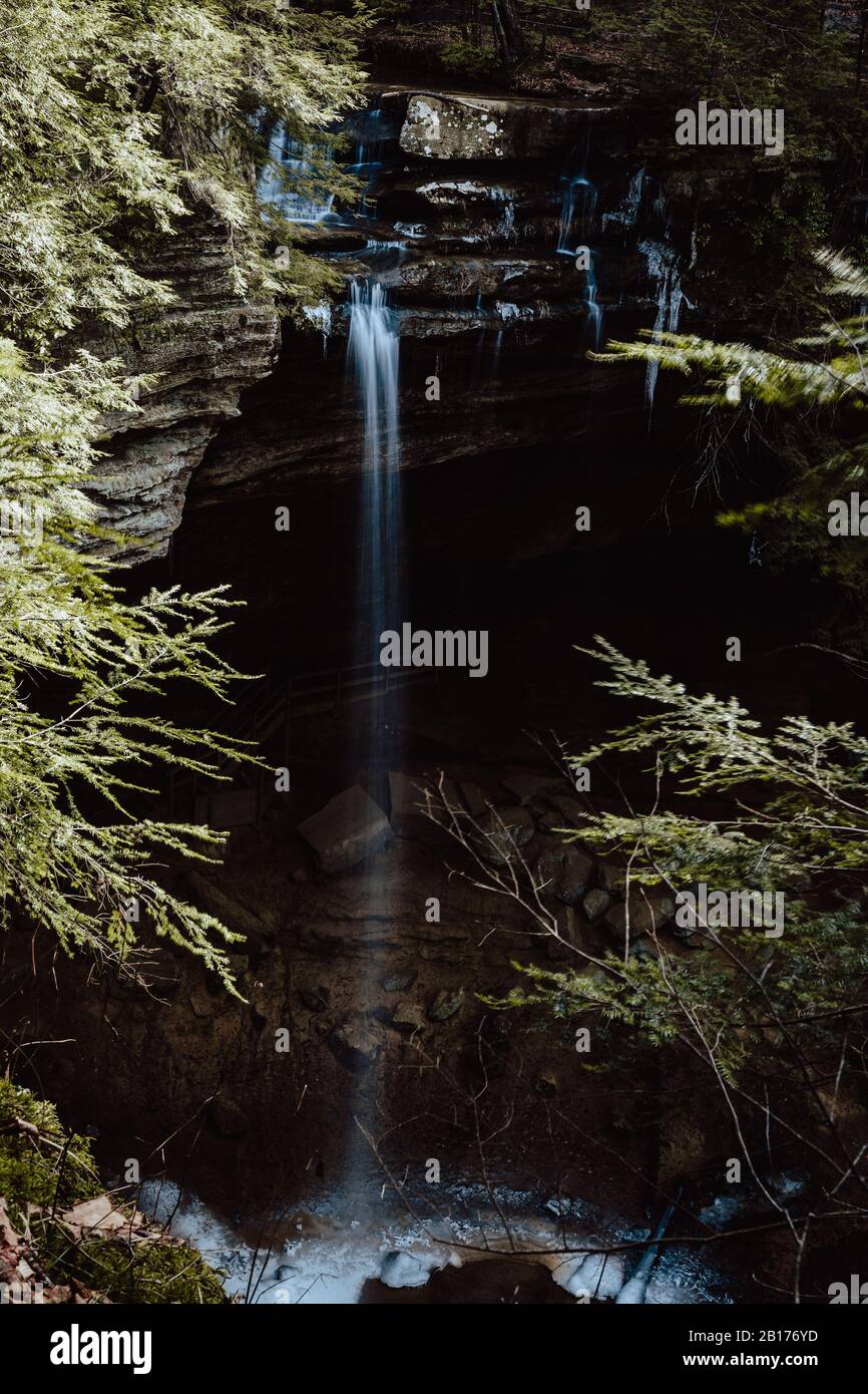 Ash cave hi-res stock photography and images - Alamy