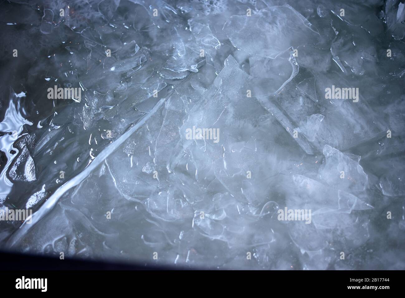Broken ice texture hi-res stock photography and images - Alamy