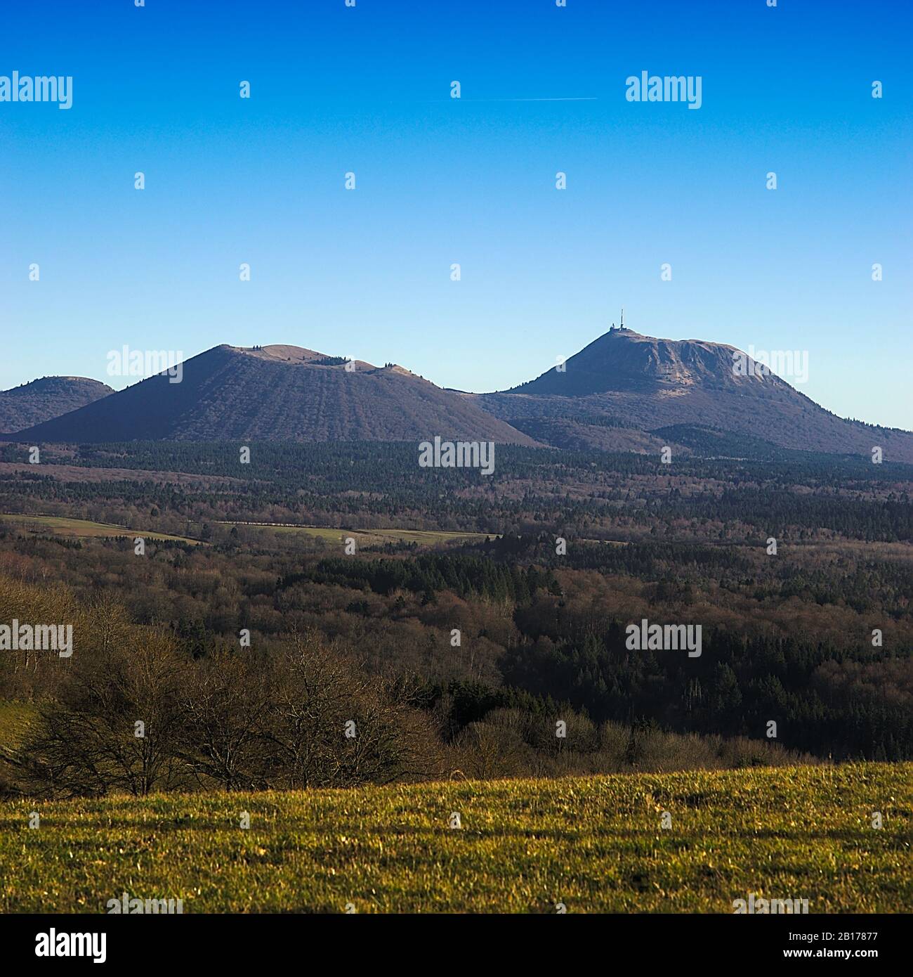 Puy-de-Dome, Auvergne volcano, chain of Domes Stock Photo - Alamy