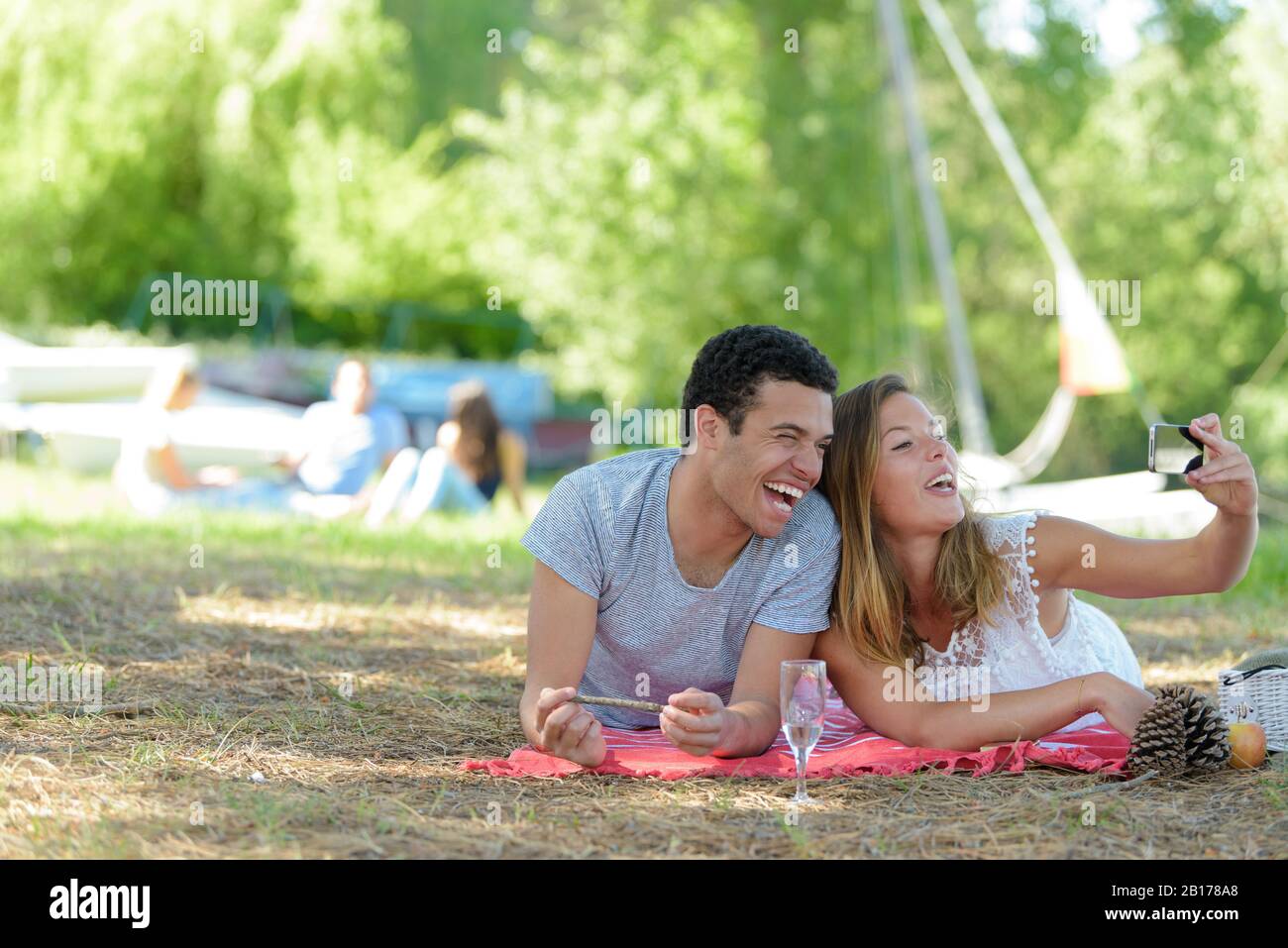 Selfi couple hi-res stock photography and images - Alamy