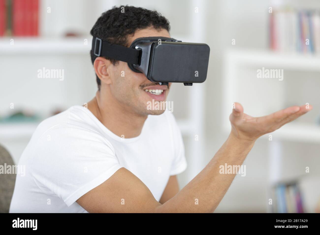 Virtual reality mask hi-res stock photography and images - Alamy