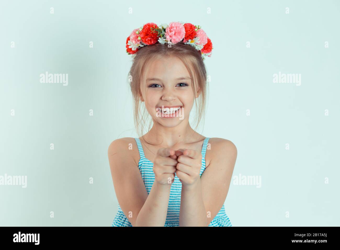 Little Kids Pointing And Laughing