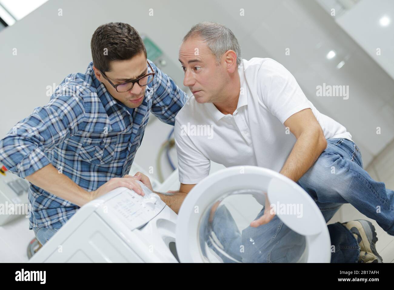 Problem washing machine hi-res stock photography and images - Alamy
