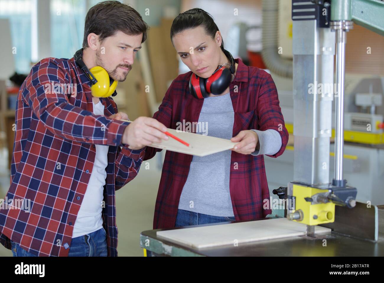 Carpenters team work together hi-res stock photography and images - Alamy