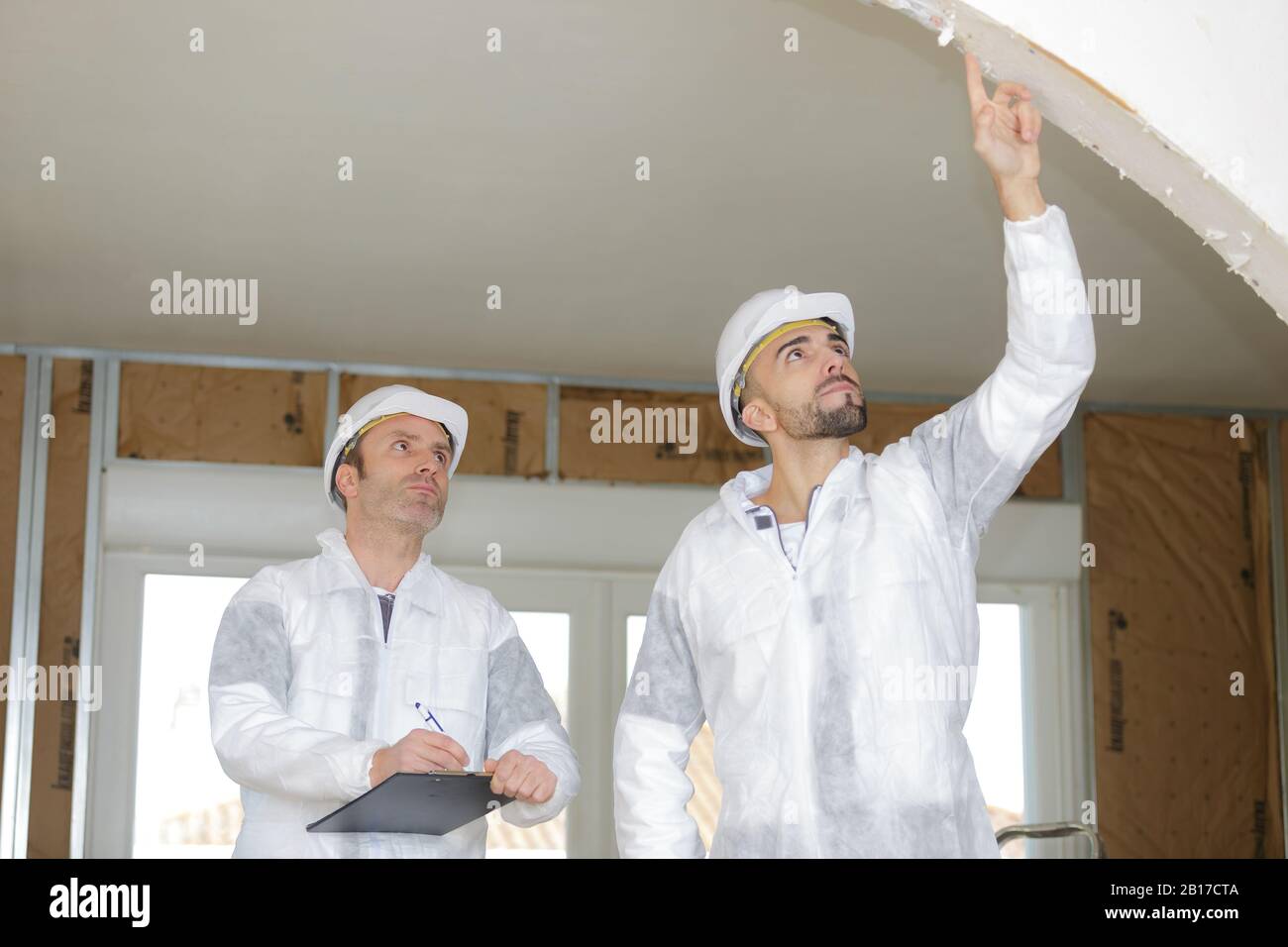 application of the plaster on the wall Stock Photo - Alamy