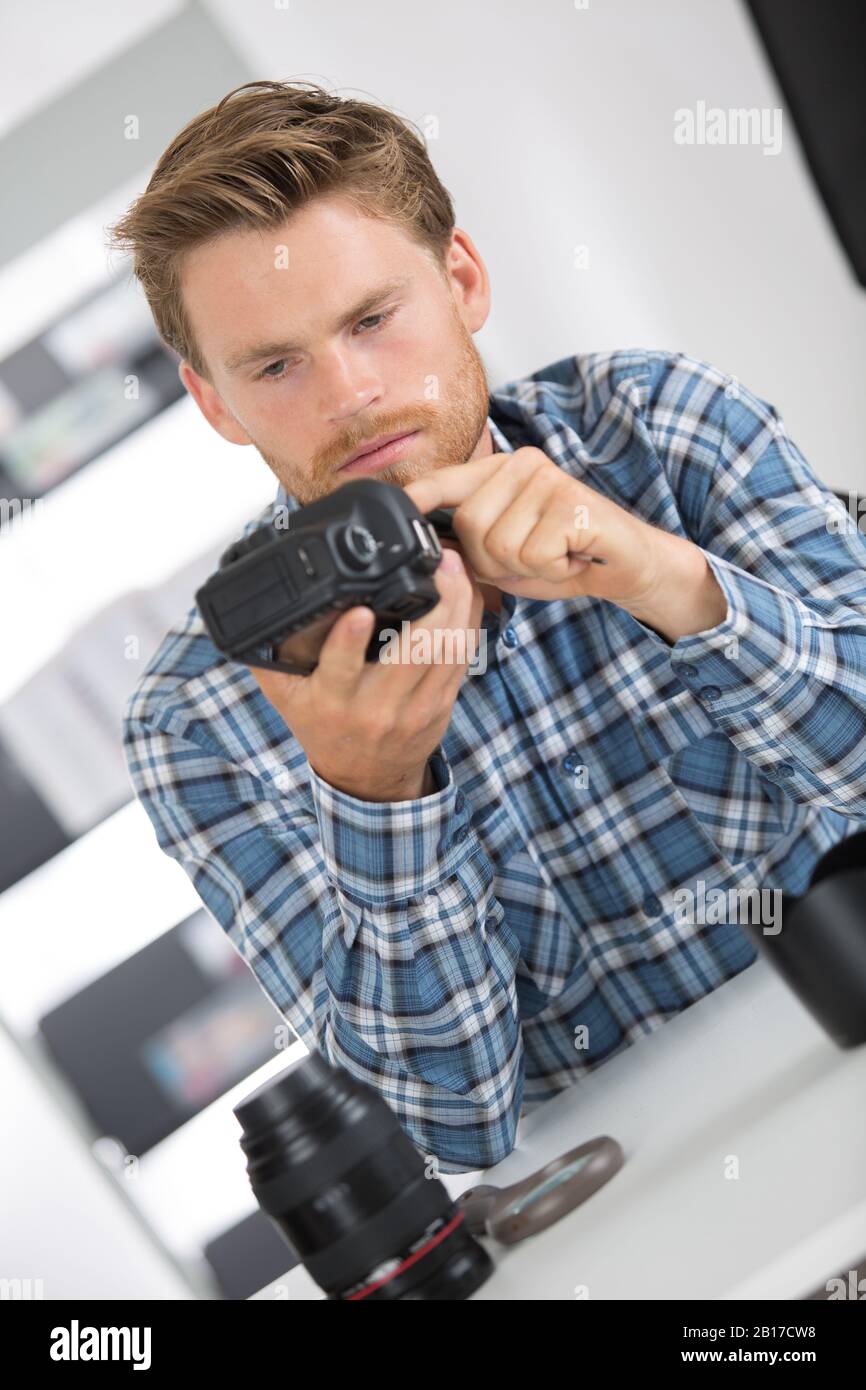 man fixing camera Stock Photo - Alamy