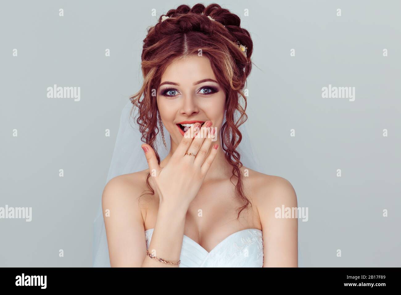 Surprise astonished bride. Closeup portrait woman looking surprised in ...
