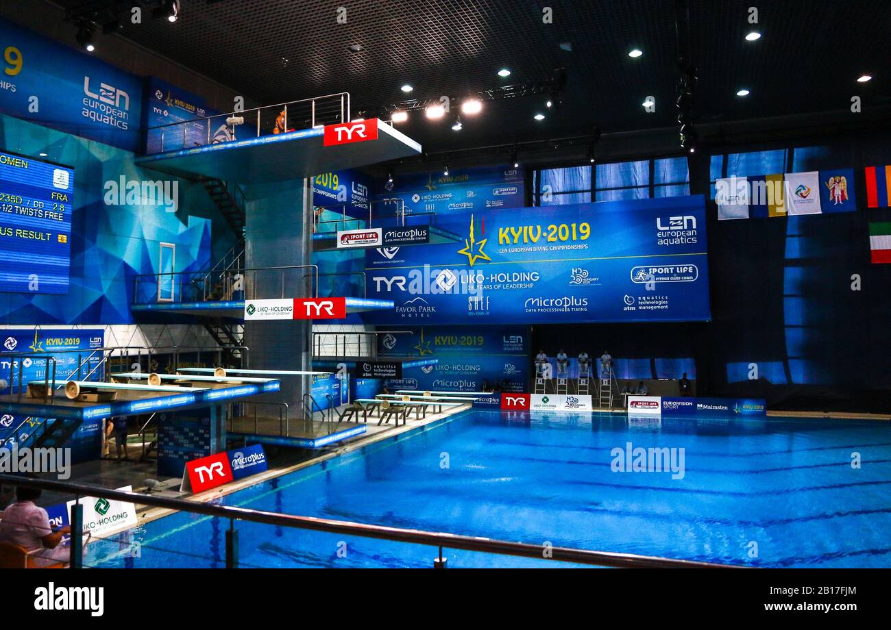 Olympic diving pool hi-res stock photography and images - Alamy