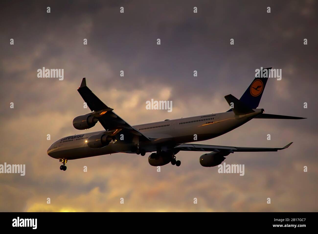 Lufthansa airbus a340 600 hi-res stock photography and images - Alamy