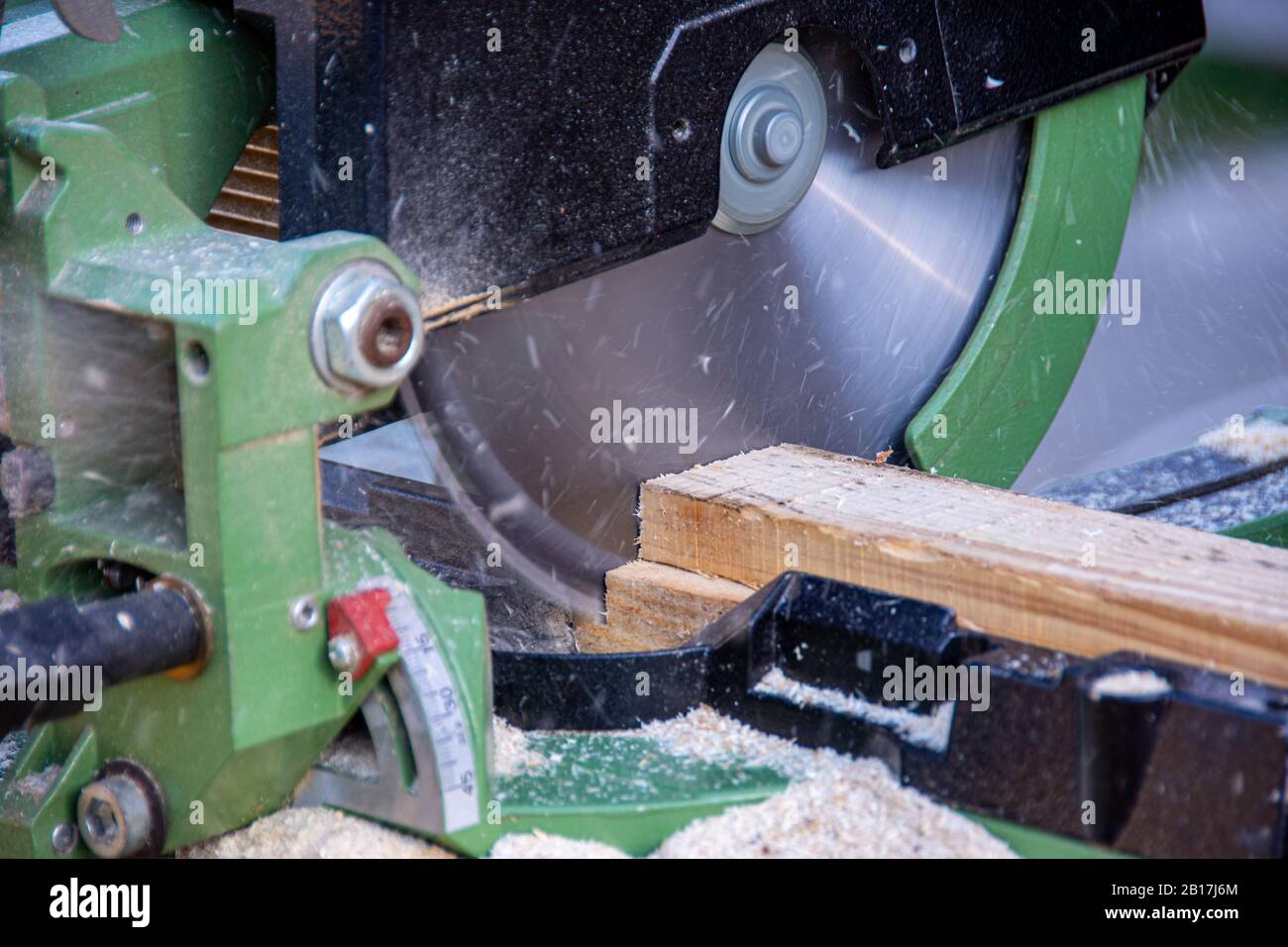 Man cutting wood using the circular saw Stock Photo - Alamy