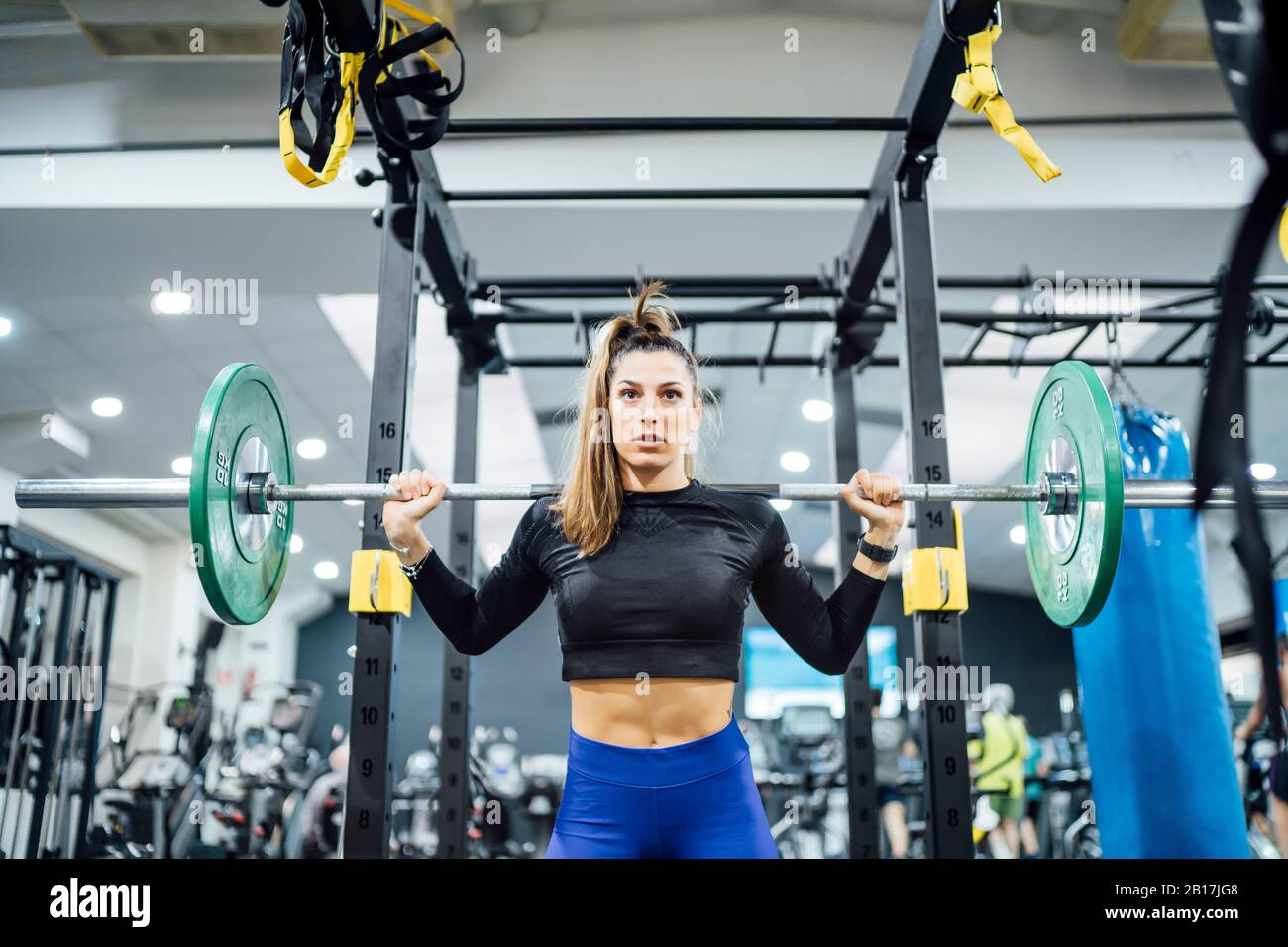 Women lifting barbell head hi-res stock photography and images - Alamy