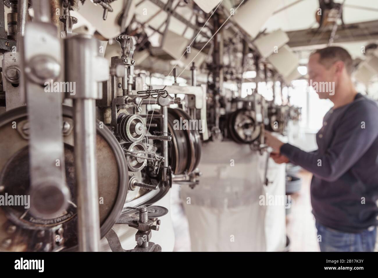 Textile factories hi-res stock photography and images - Alamy