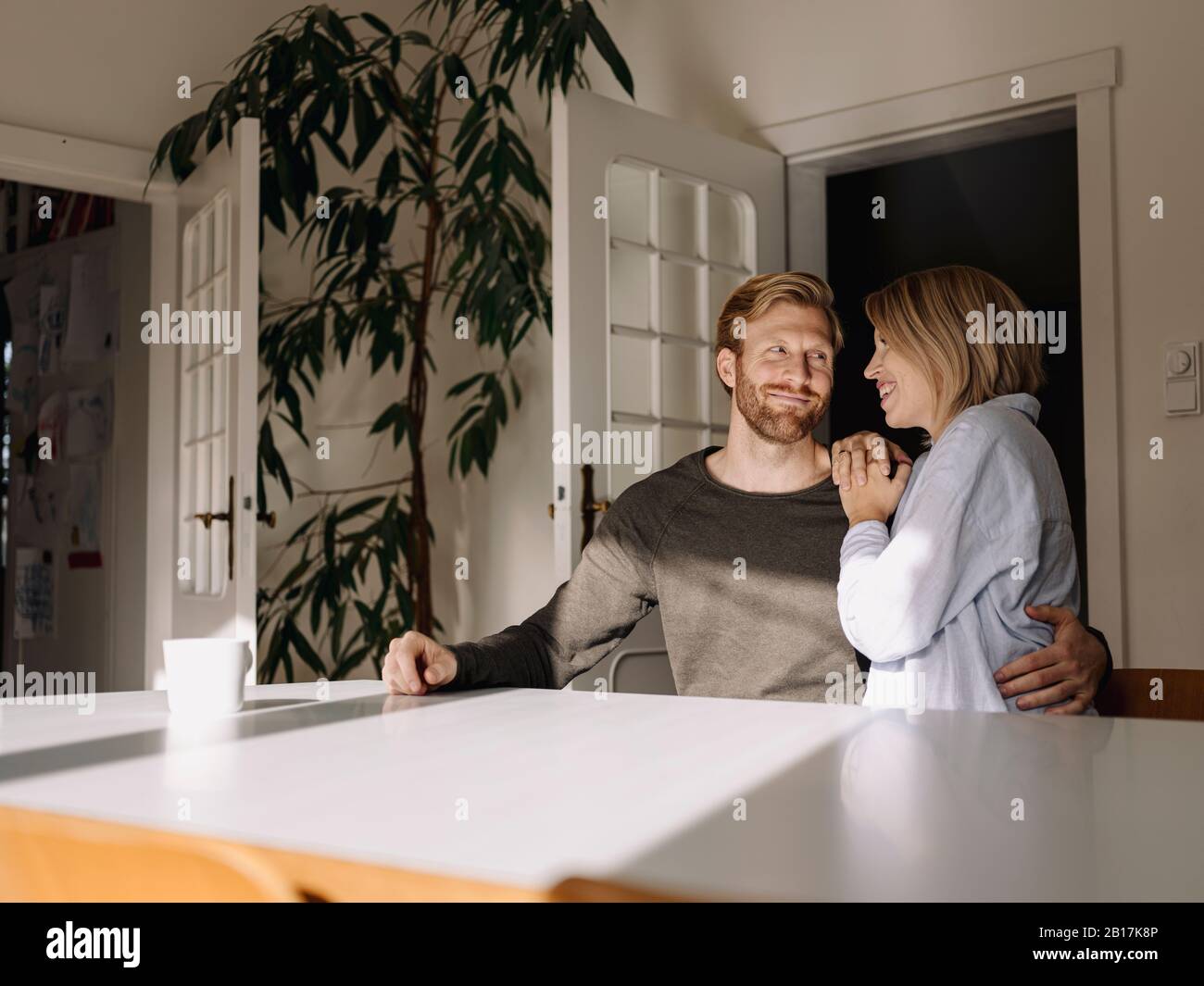 Couple facing each other table hi-res stock photography and images - Alamy