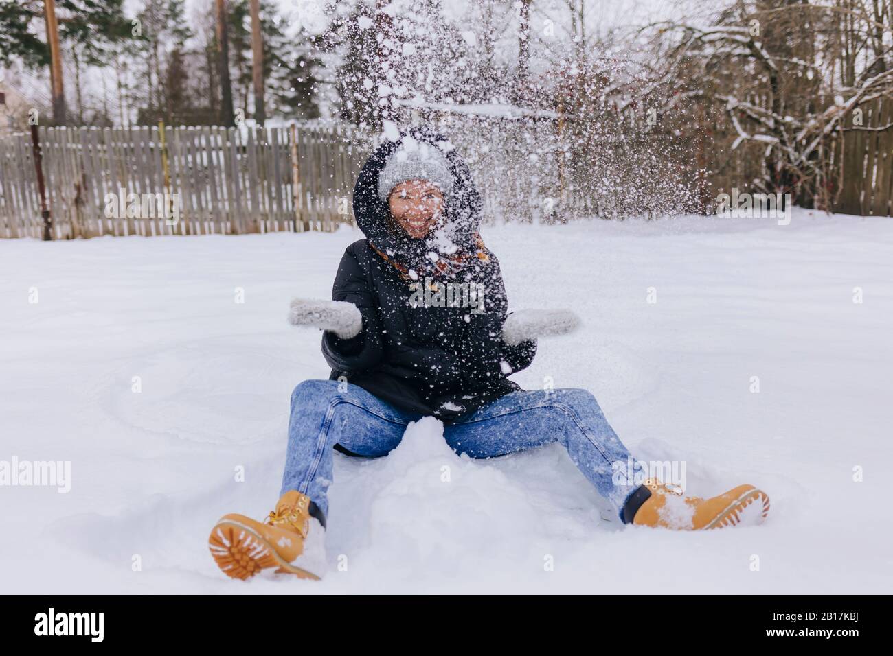 Playing snowballs hi-res stock photography and images - Alamy