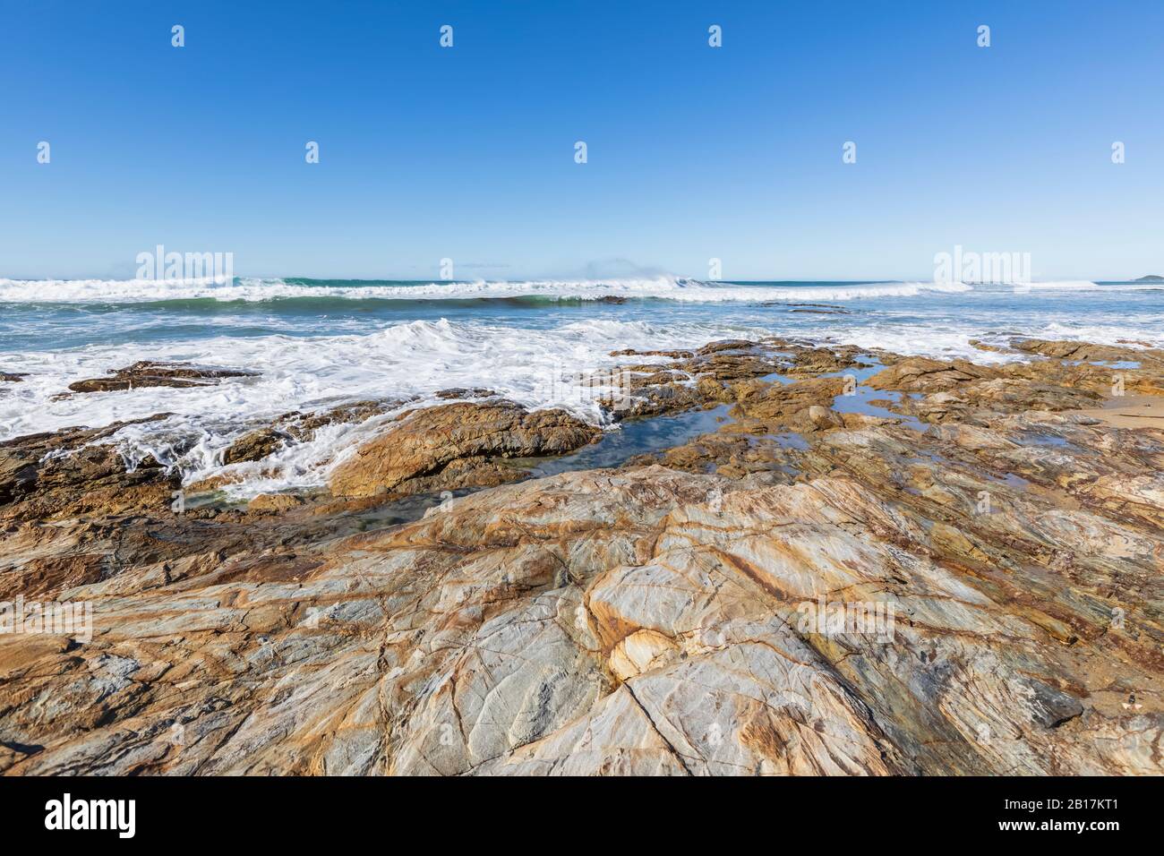 New Zealand, Rocky coastal beach of Pacific Ocean Stock Photo - Alamy