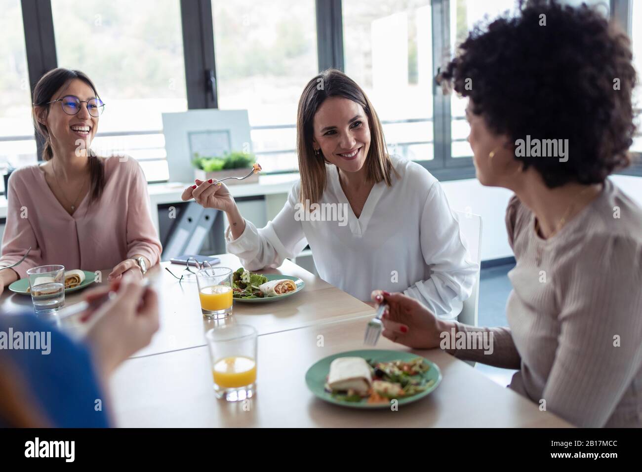 Office group lunch hi-res stock photography and images - Alamy