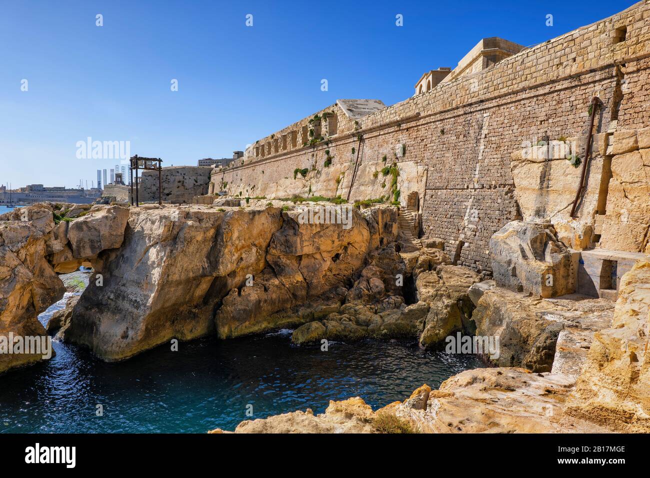 Malta, Valletta, Fortified wall of Fort Saint Elmo Stock Photo - Alamy