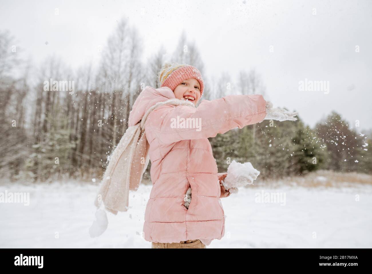 Kids throwing snowballs hi-res stock photography and images - Alamy