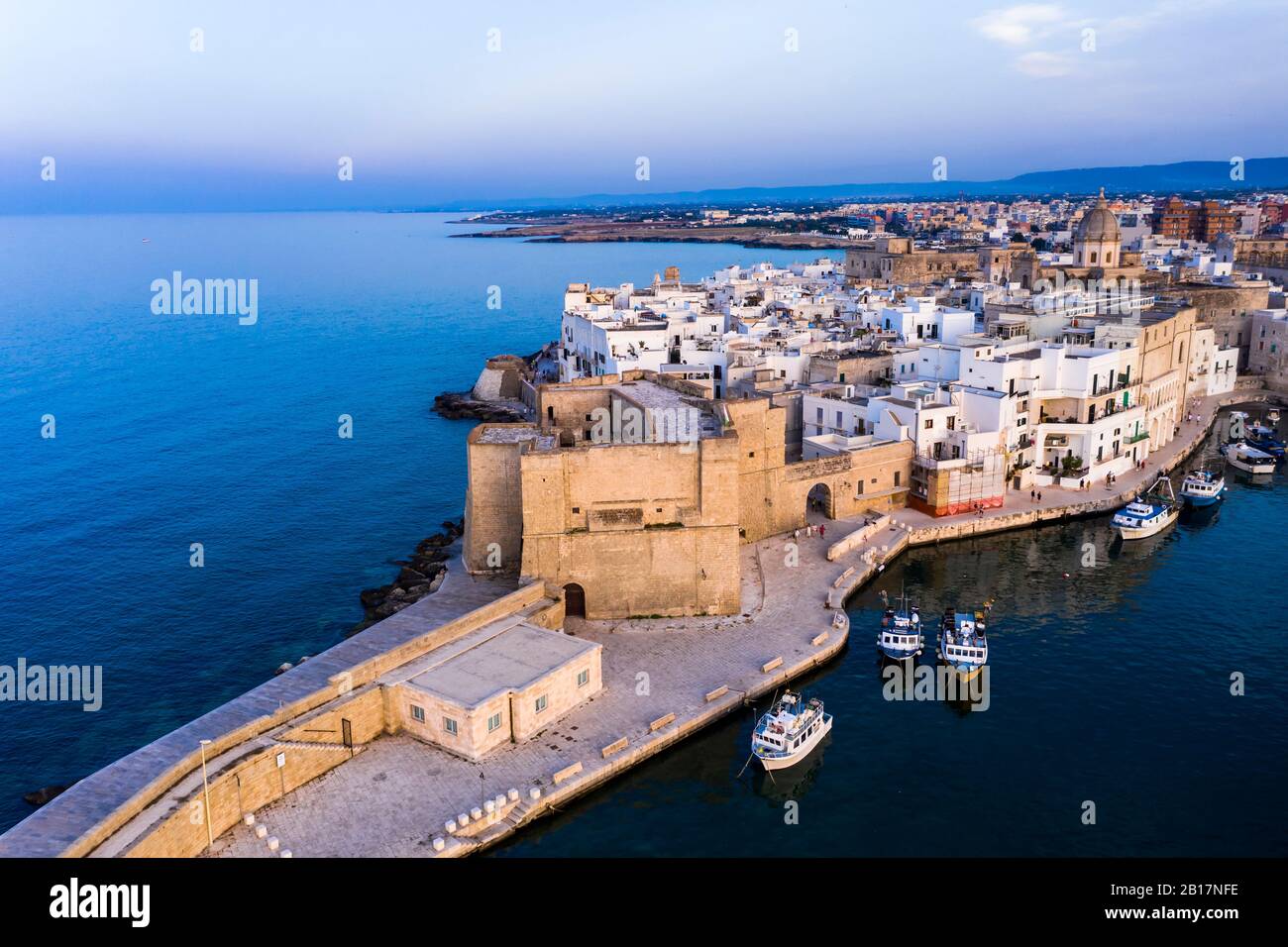 Monopoli port italien hi-res stock photography and images - Alamy