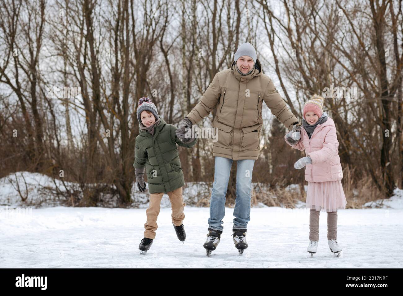 Human adult siblings hi-res stock photography and images - Alamy