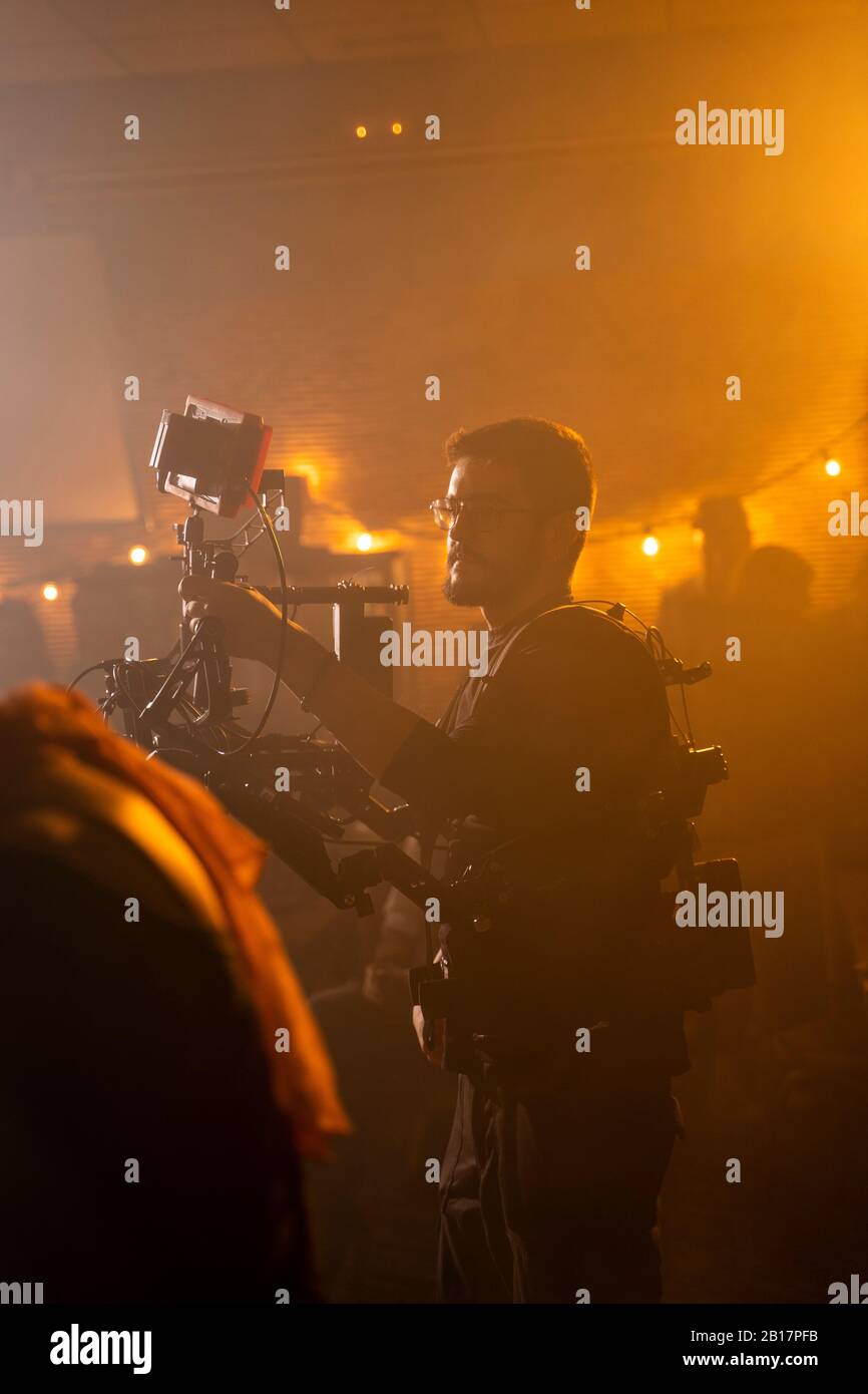 Cameraman at work on movie set Stock Photo - Alamy