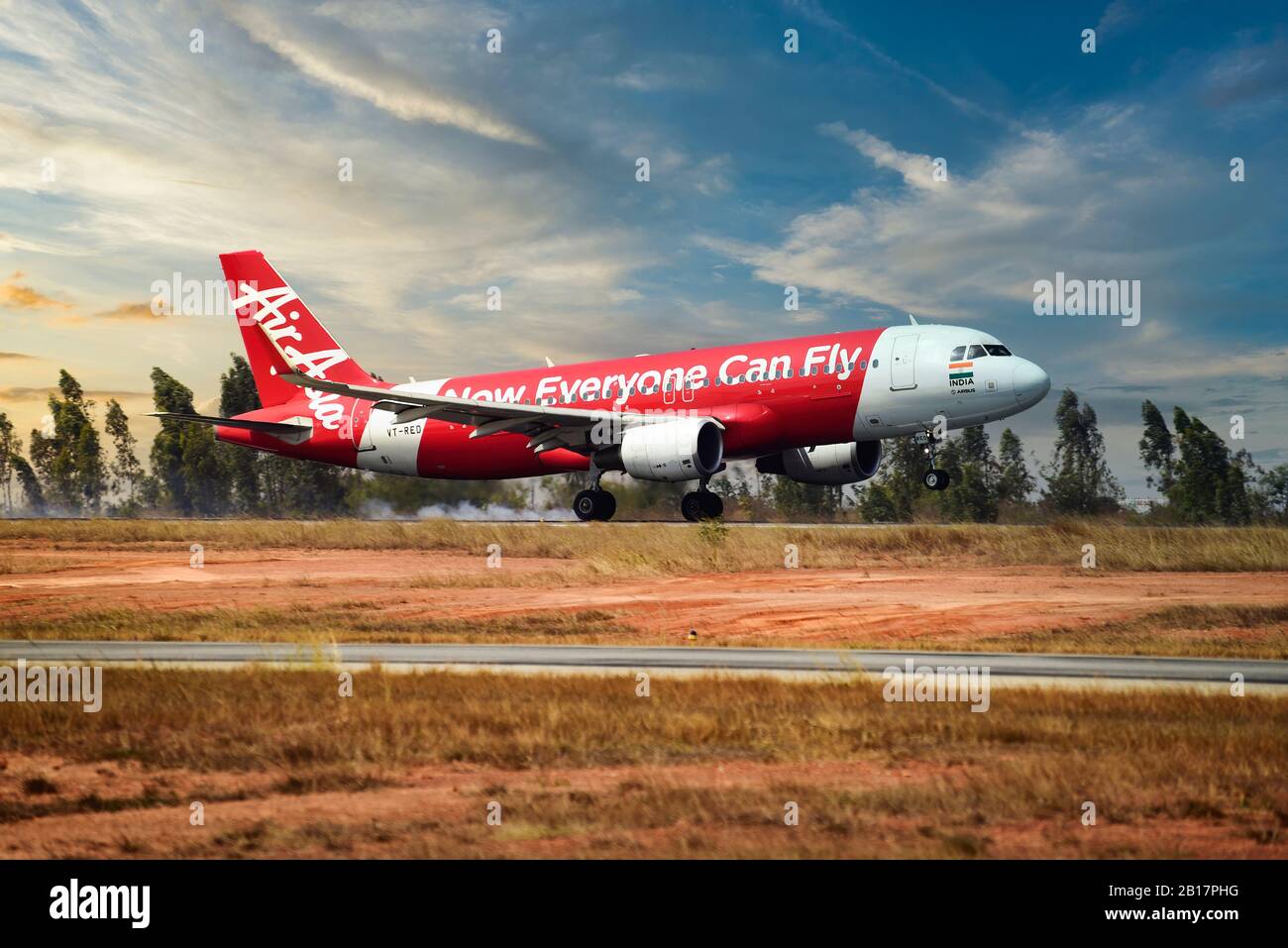 Airbus a320 takeoff sunset hi-res stock photography and images - Alamy
