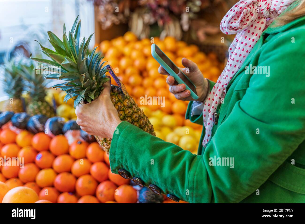 Using a shopping app hi-res stock photography and images - Alamy