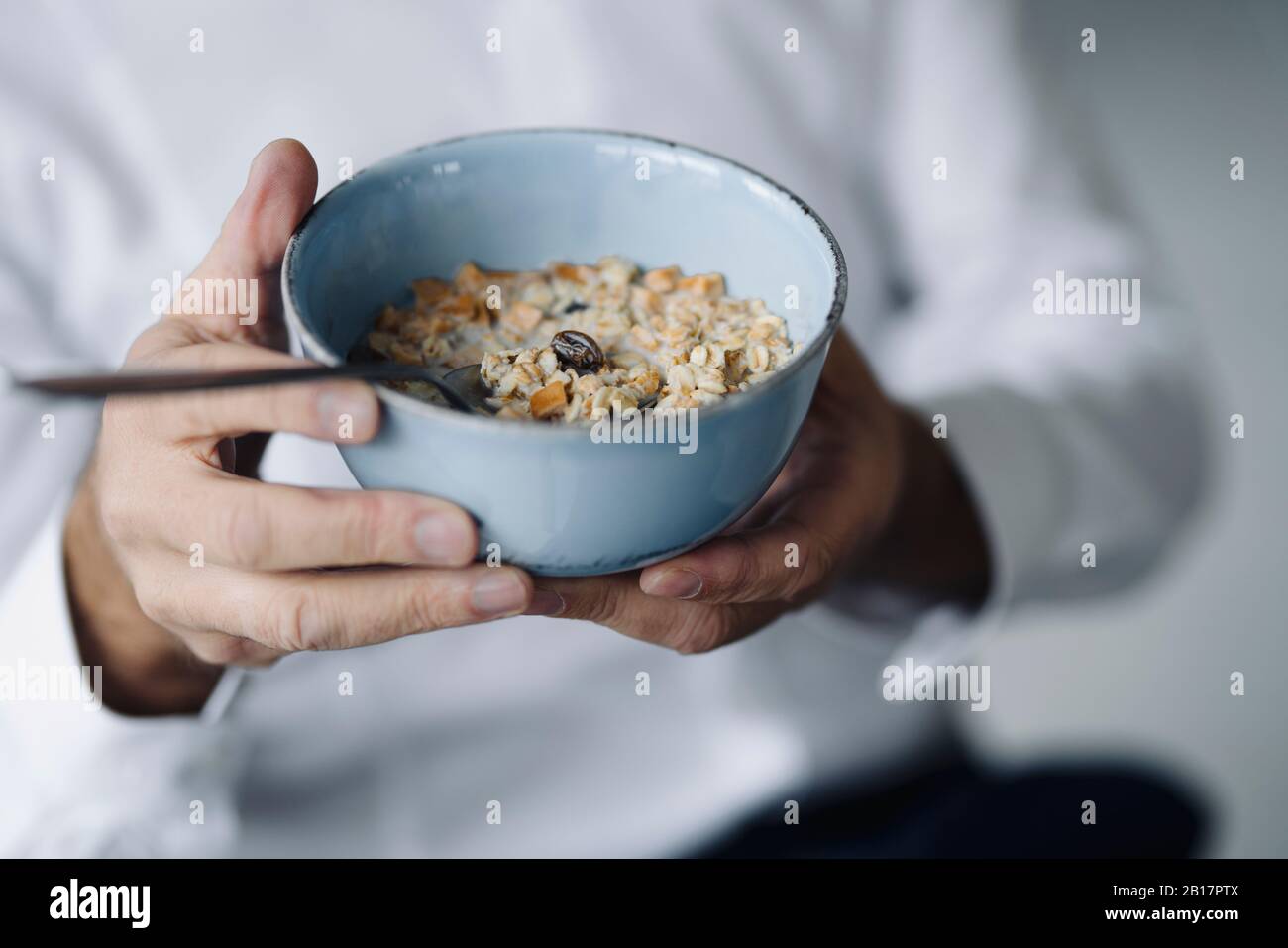 Hands holding cereal hi-res stock photography and images - Alamy