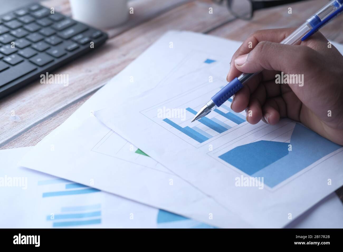 Analyzing financial data close hi-res stock photography and images - Alamy