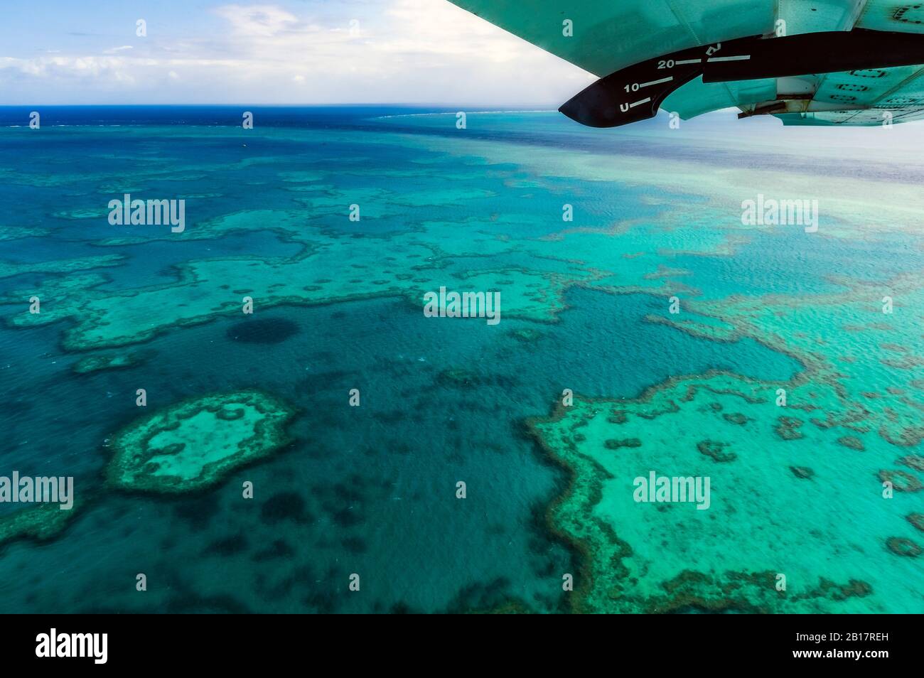 Aerial view great barrier reef hi-res stock photography and images - Alamy