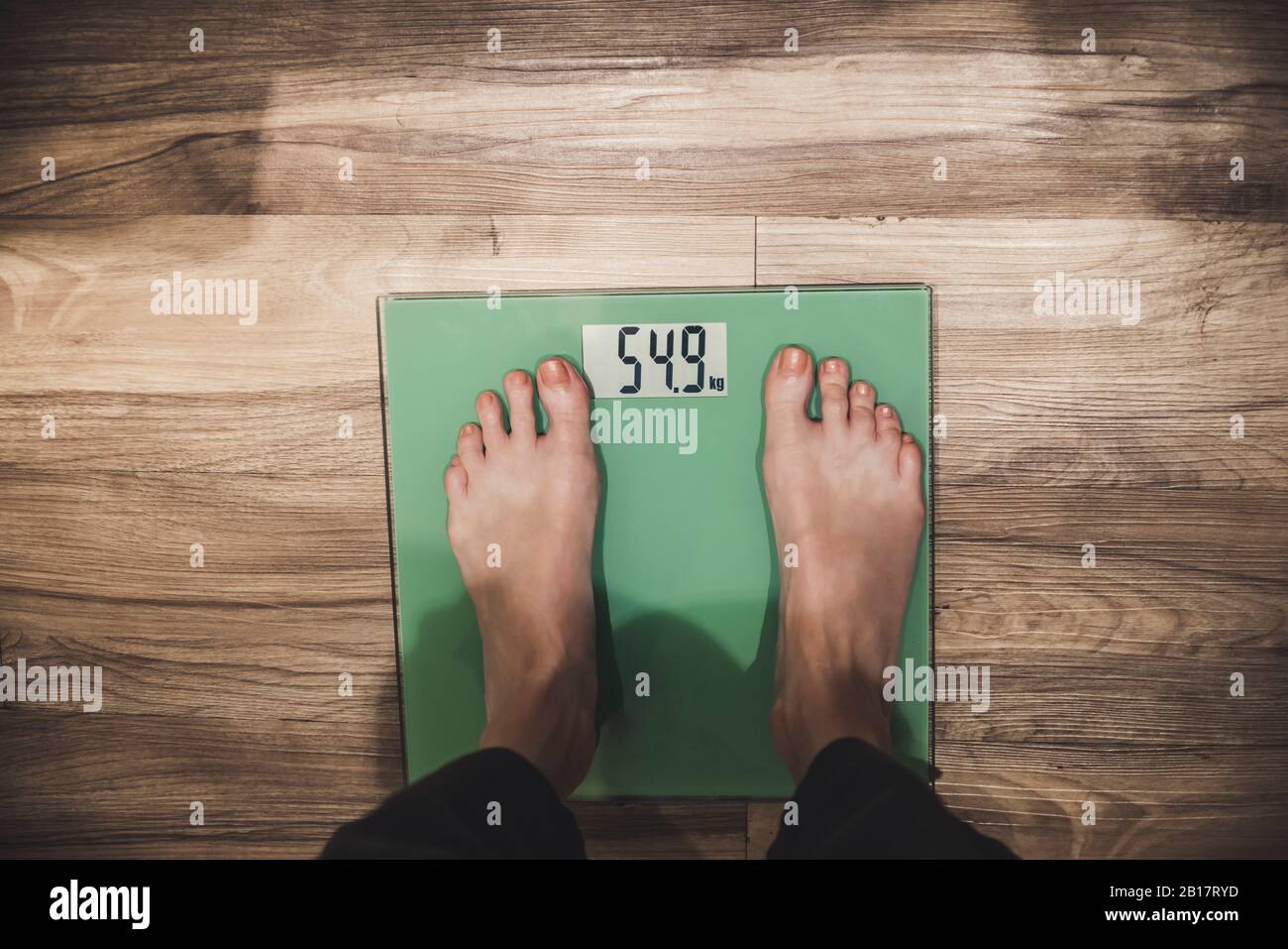 Person on scales hi-res stock photography and images - Alamy