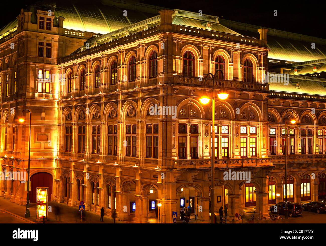 Vienna famous opera in the night Stock Photo - Alamy