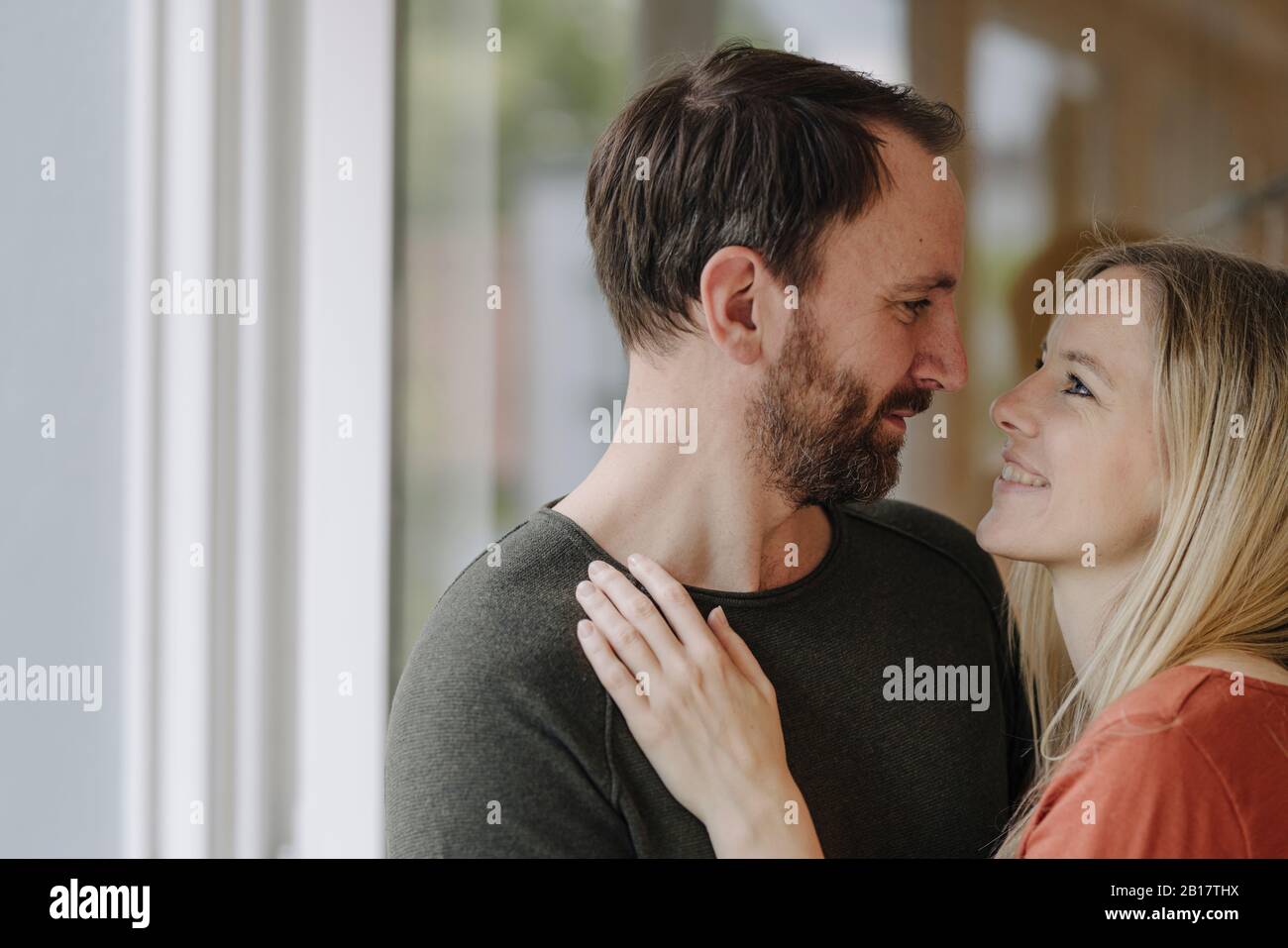 Portrait of romantic couple Stock Photo - Alamy