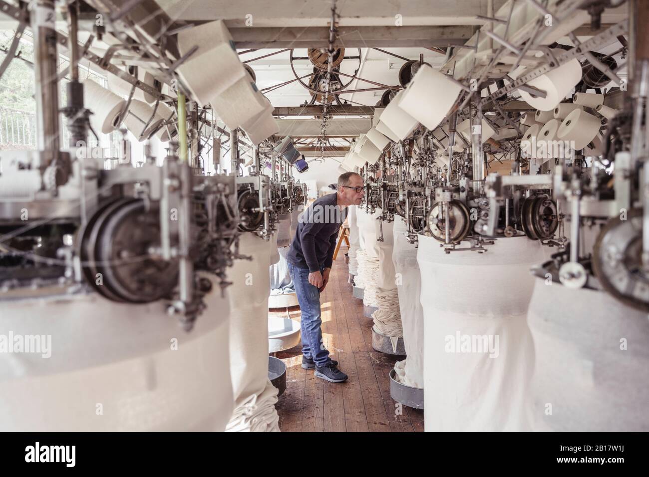 Men working in a textile factory hi-res stock photography and images ...