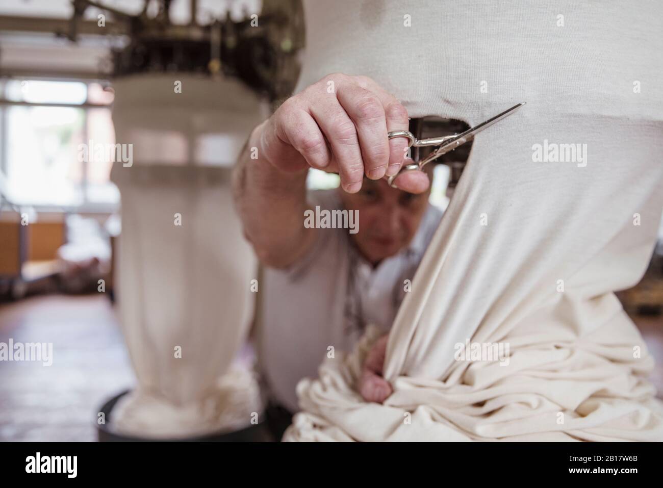 Textile workers cloth hi-res stock photography and images - Alamy