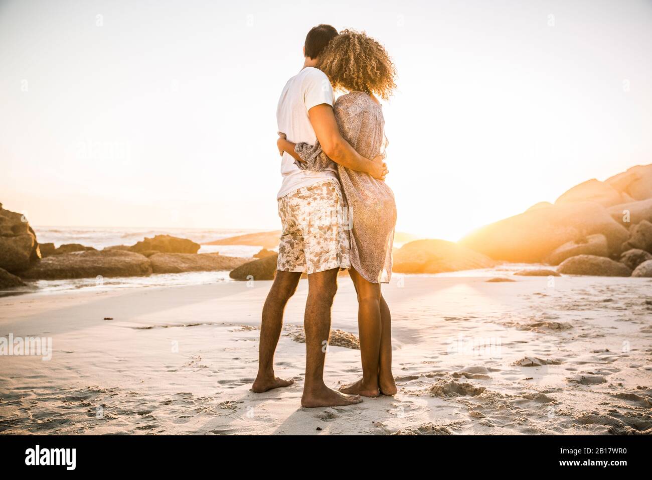 Couple hugging beach sunset hi-res stock photography and images - Alamy