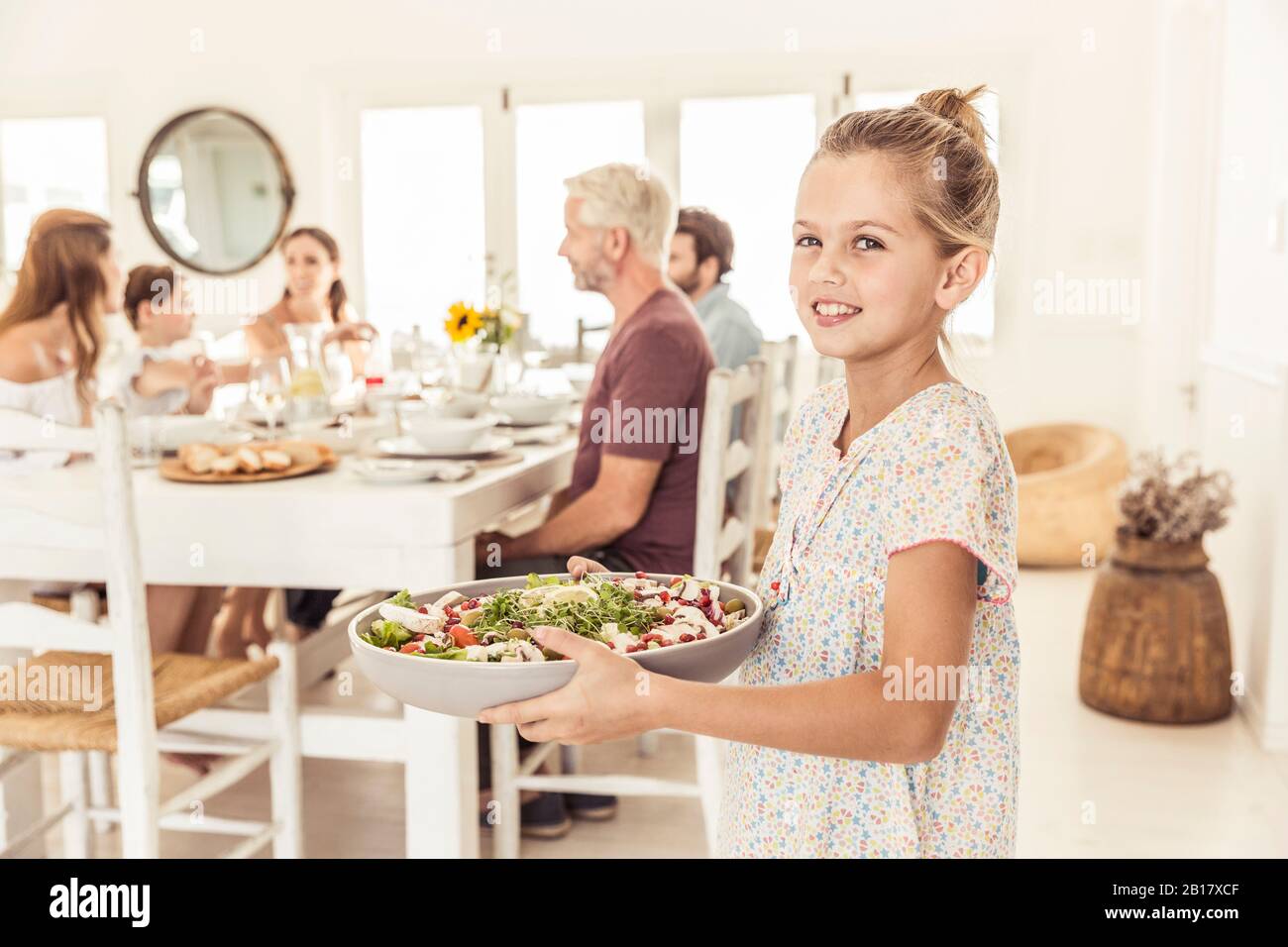 Serving girl hi-res stock photography and images - Alamy