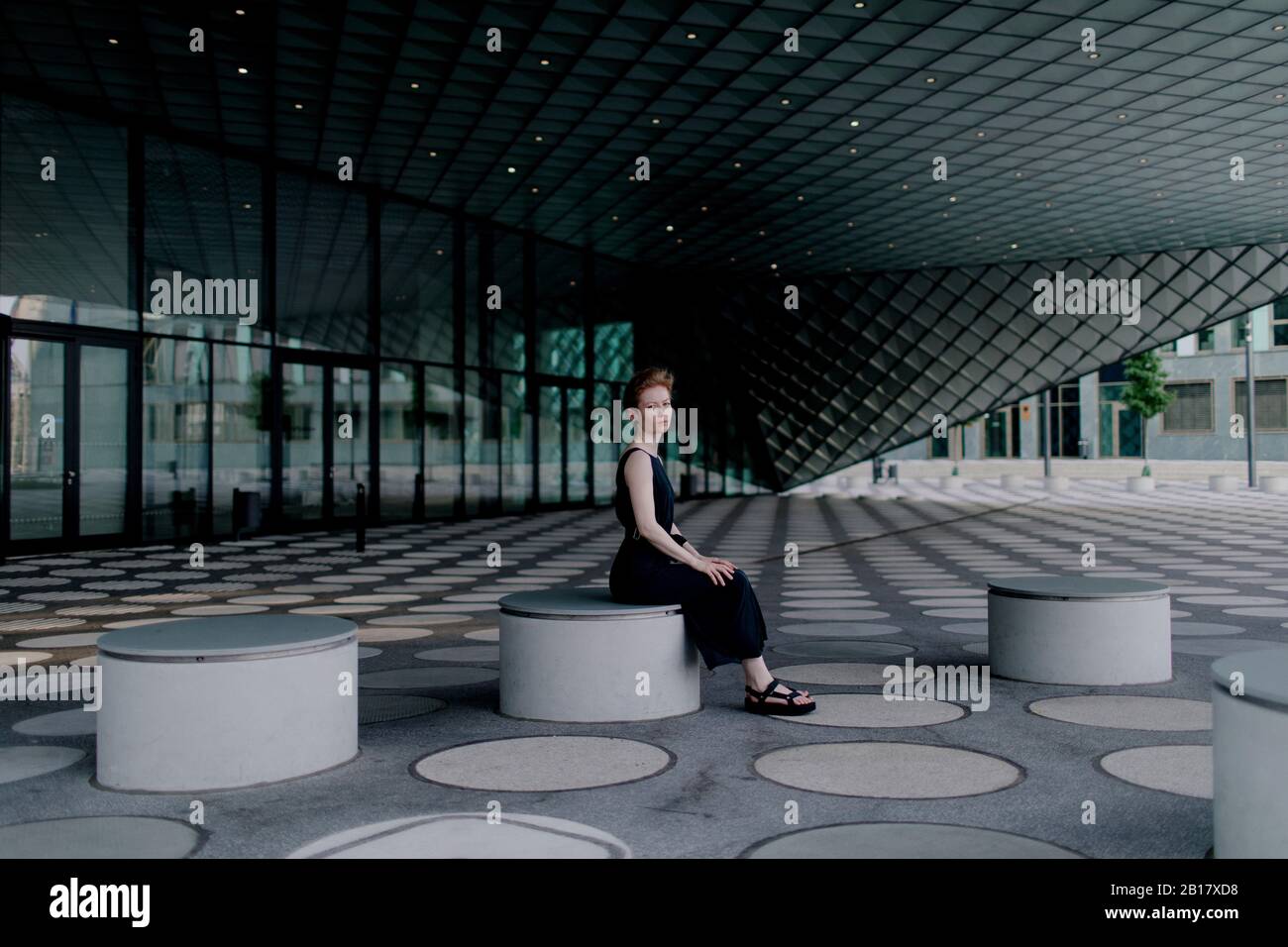Futuristic architecture hi-res stock photography and images - Alamy