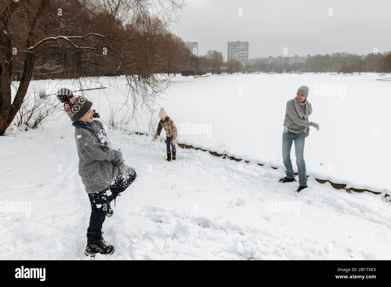 Snowball fight children hi-res stock photography and images - Alamy