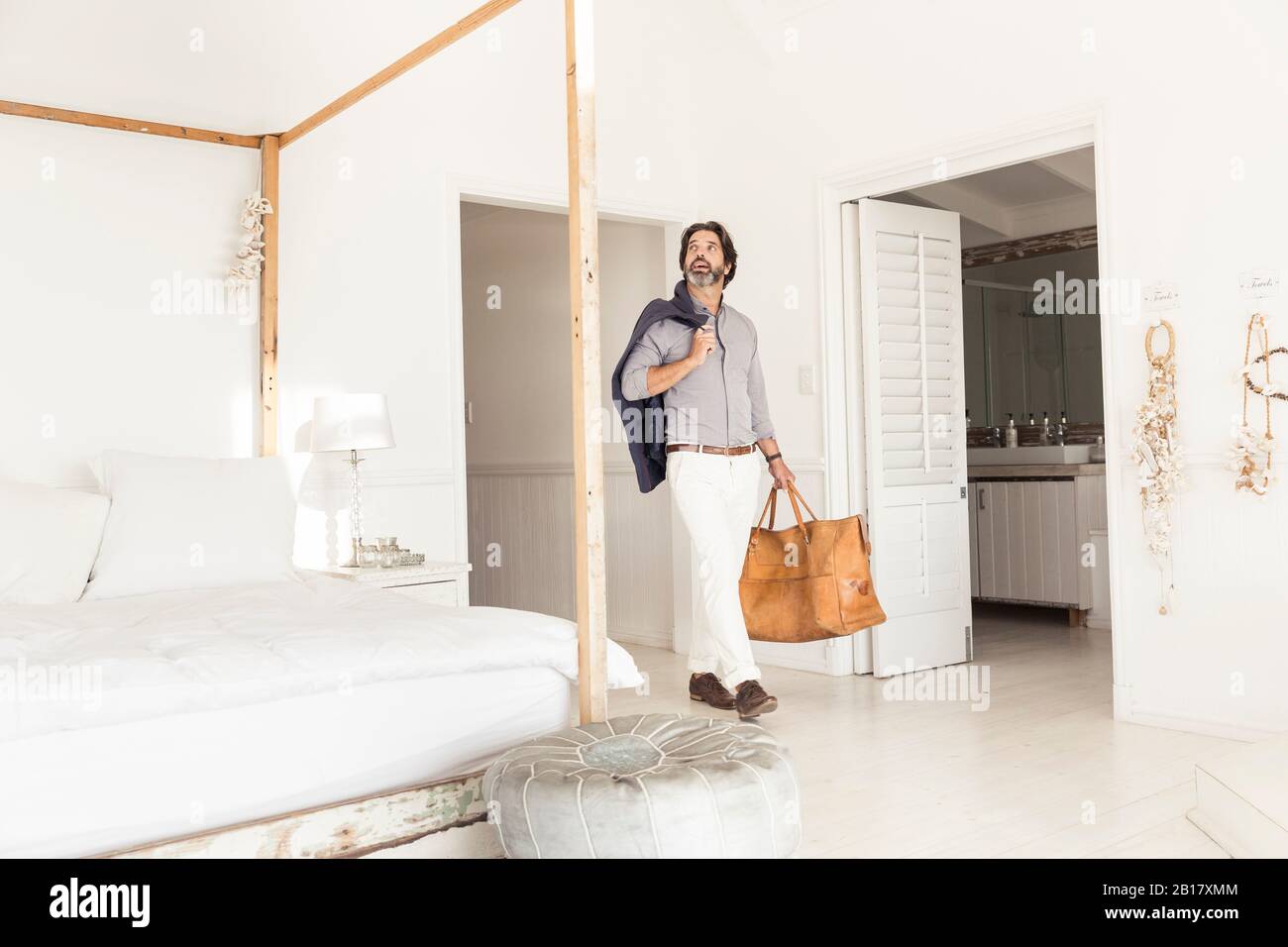 Man entering room hi-res stock photography and images - Alamy