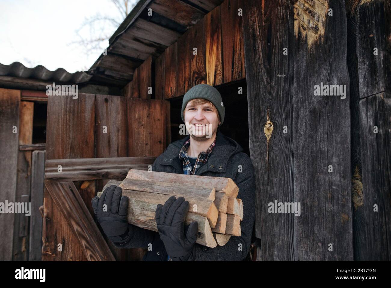 Men carrying firewood hi-res stock photography and images - Alamy