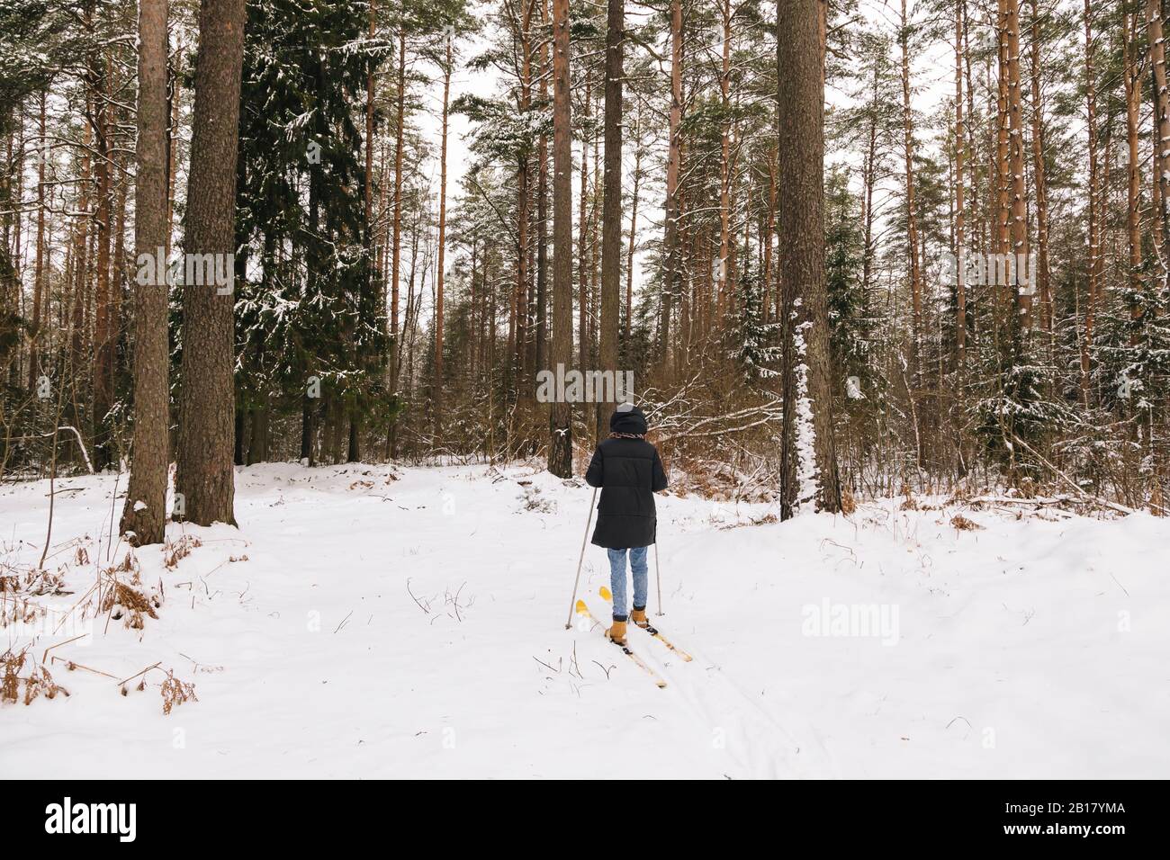 Woman down jacket winter hi-res stock photography and images - Alamy